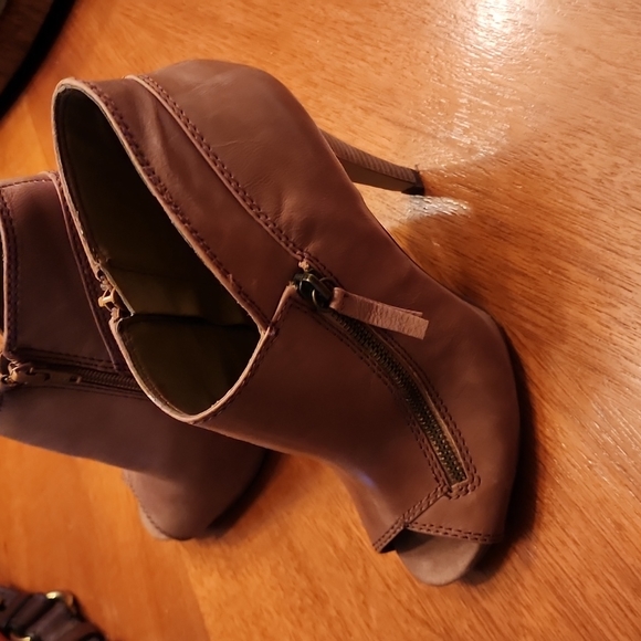 Nine West | Shoes | Nine West Leather Zip Up Stunners These Are Awesome ...